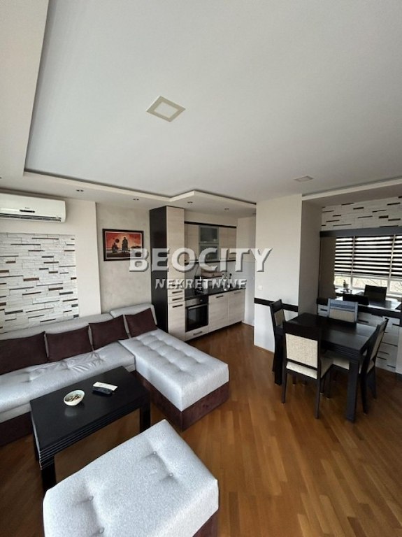 Novi Sad, Grbavica, Vojvode Knićanina, 2. 5, 50m2, 700EUR