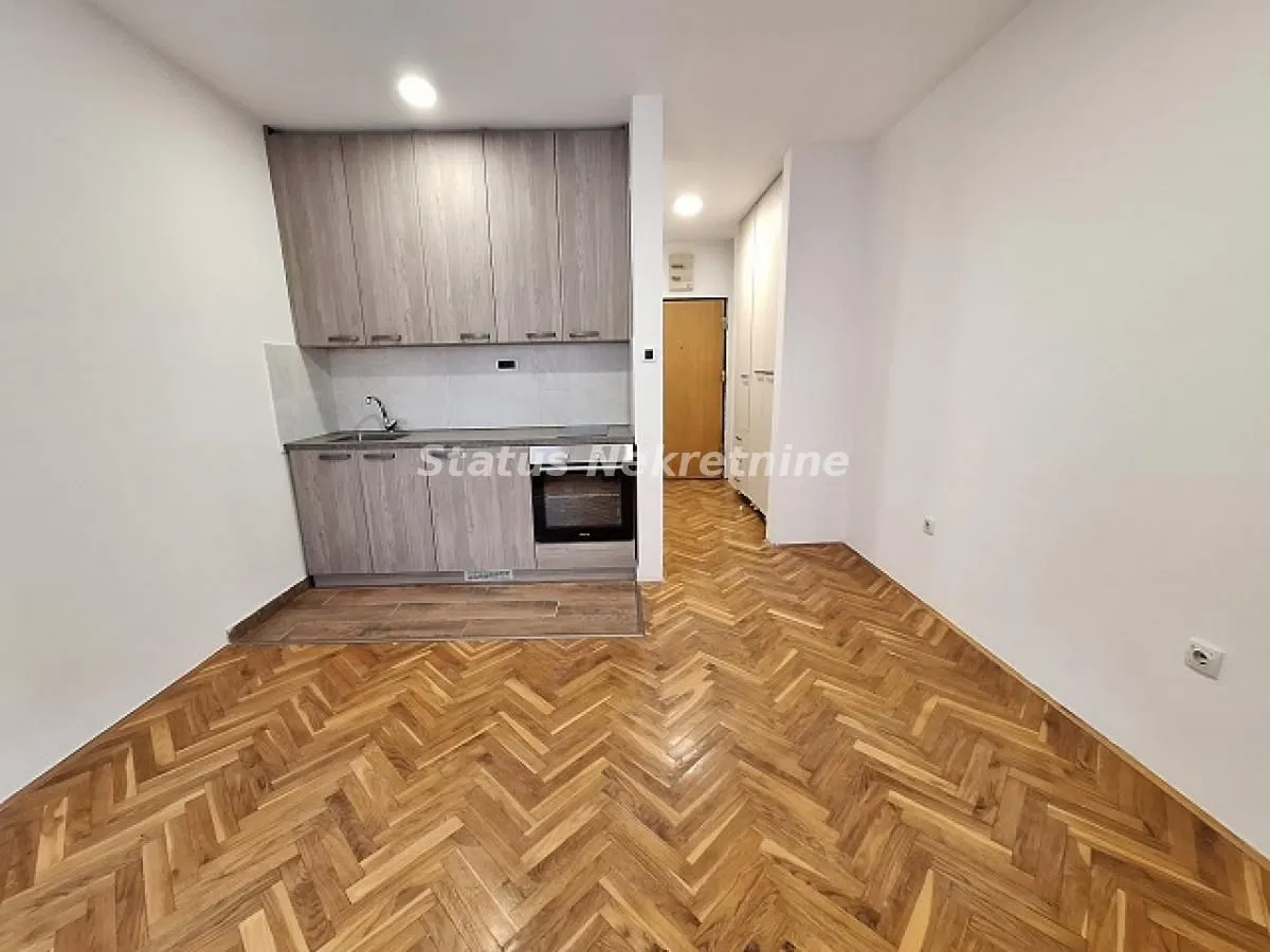 Izdavanje, garsonjera, 25m2, Bulevar Oslobodjenja, Novi Sad, Novi Sad