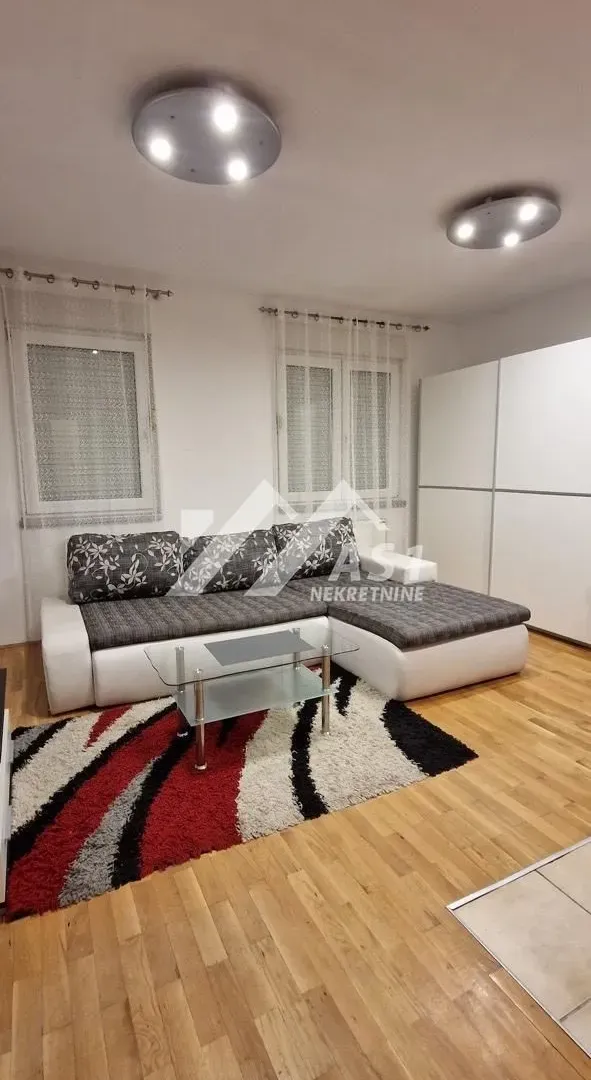 Izdavanje, garsonjera, 29m2, Bulevar Oslobodjenja, Novi Sad, Novi Sad