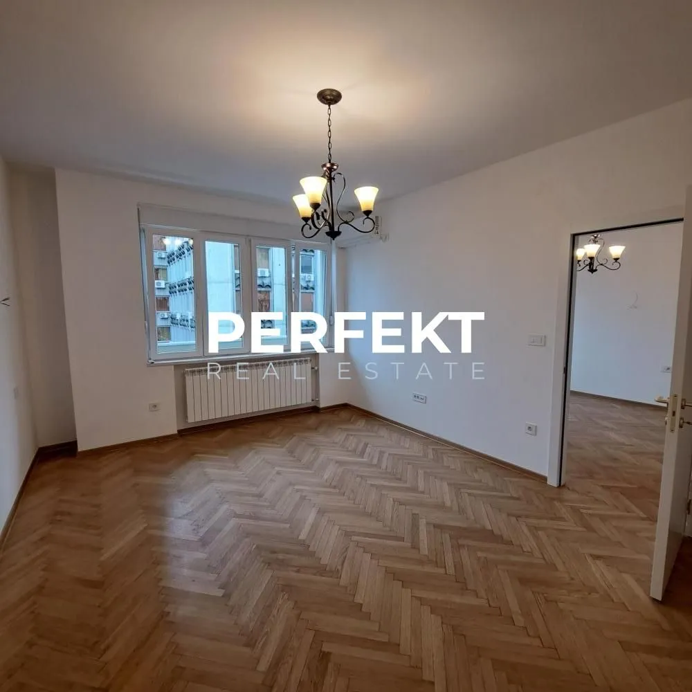 Izdavanje, poslovni prostor, 80m2, Savski Venac, Beograd