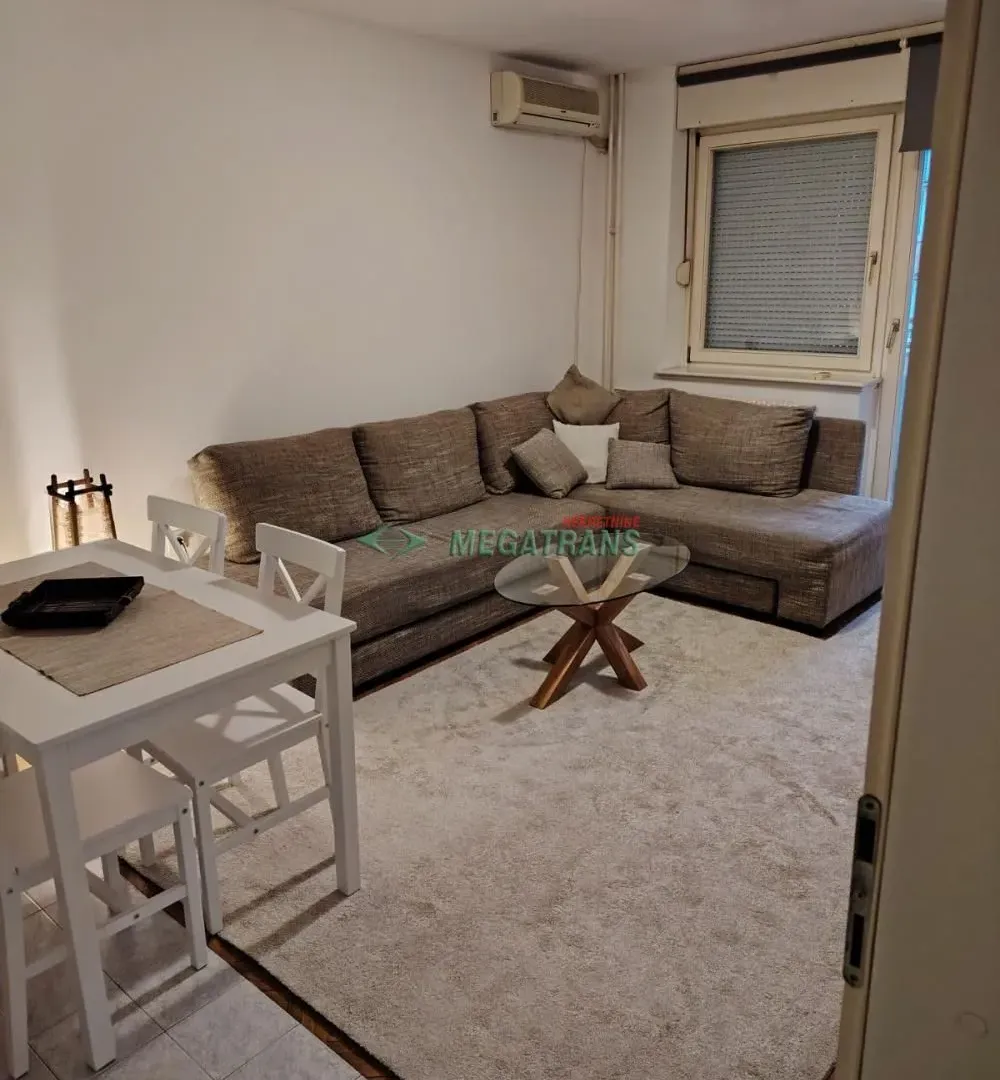 Izdavanje, dvosoban stan, 45m2, Bulevar Oslobodjenja, Novi Sad, Novi Sad