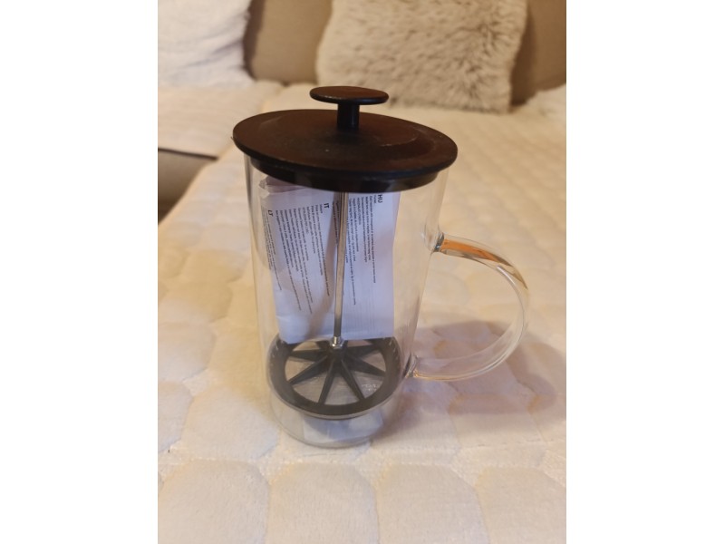 Čajnik ili aparat za instant kafu/French press coffee