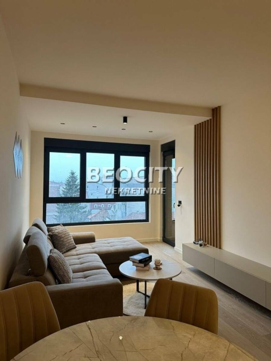 Voždovac, Lekino brdo, Banjalučka, 3.0, 90m2, 1300EUR