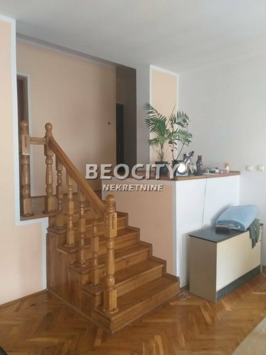 Novi Sad, Petrovaradin, Dinka Šimunovića, 5.0, 295m2, 220000EUR