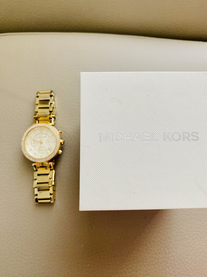 Michael Kors sat zlatne boje sa cirkonima✨