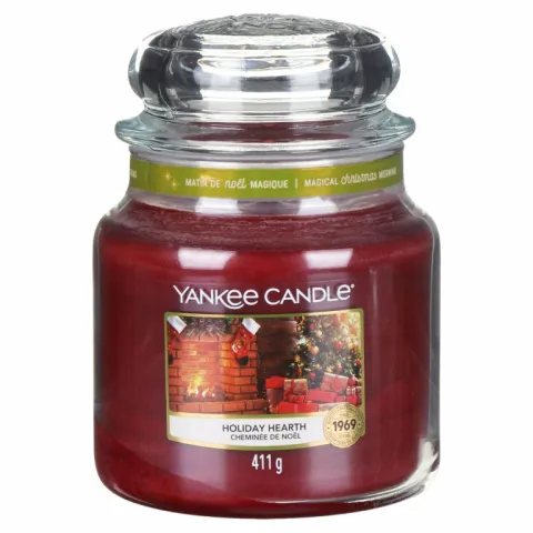 Holiday Hearth - Yankee Candle mirisna sveća M (anis, cimet, karanfilić, mošus i vanila)