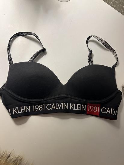 Calvin Klein top brus