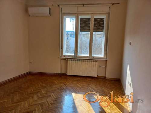 Đeram pijaca, Bulevar Kralja Aleksandra, 50 m2