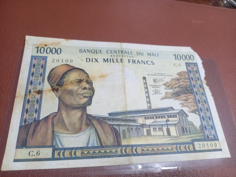 MALI 10.000 FRANAKA 1970 VEOMA RETKO