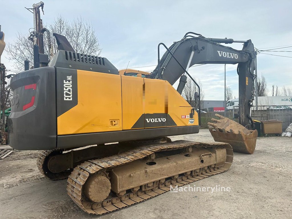 Volvo EC250ENL bager guseničar