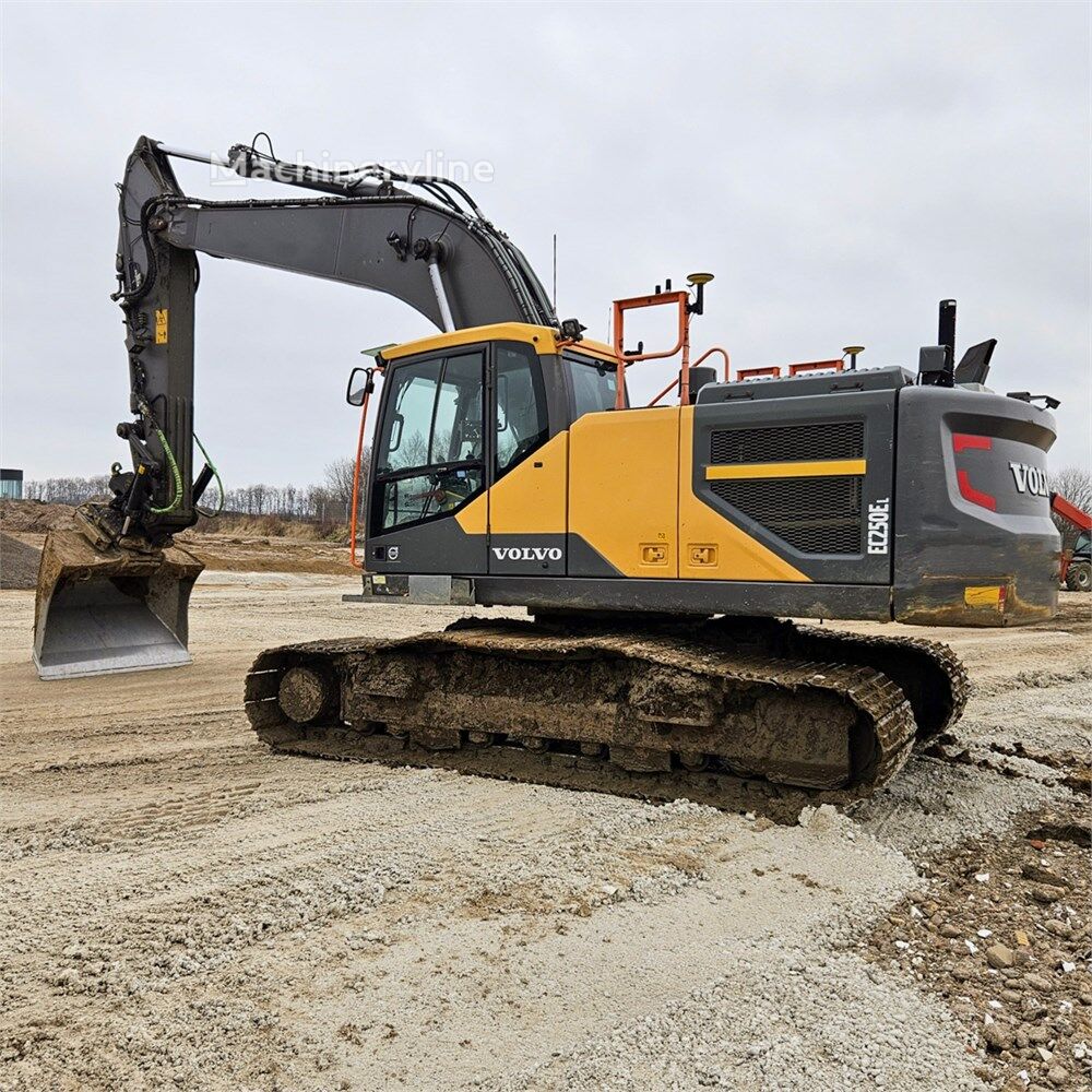 Prodaje se Volvo EC250 LC bager guseničar na aukciji