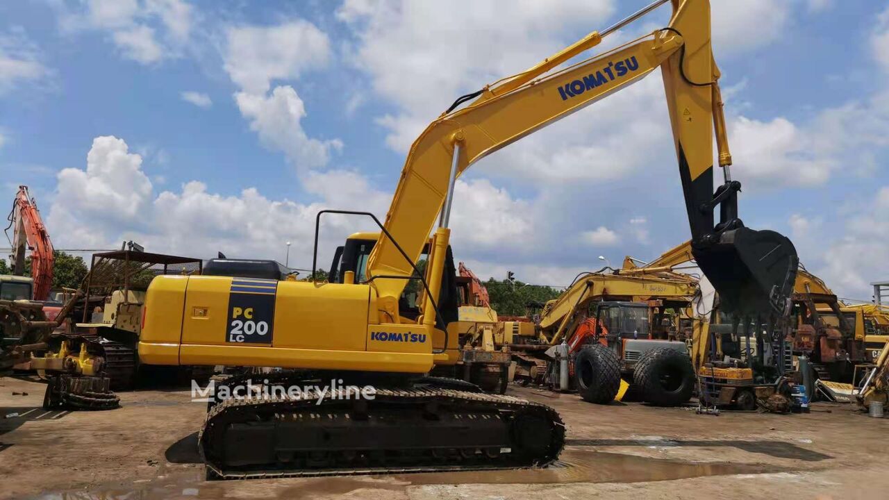 Komatsu PC220-7 bager guseničar