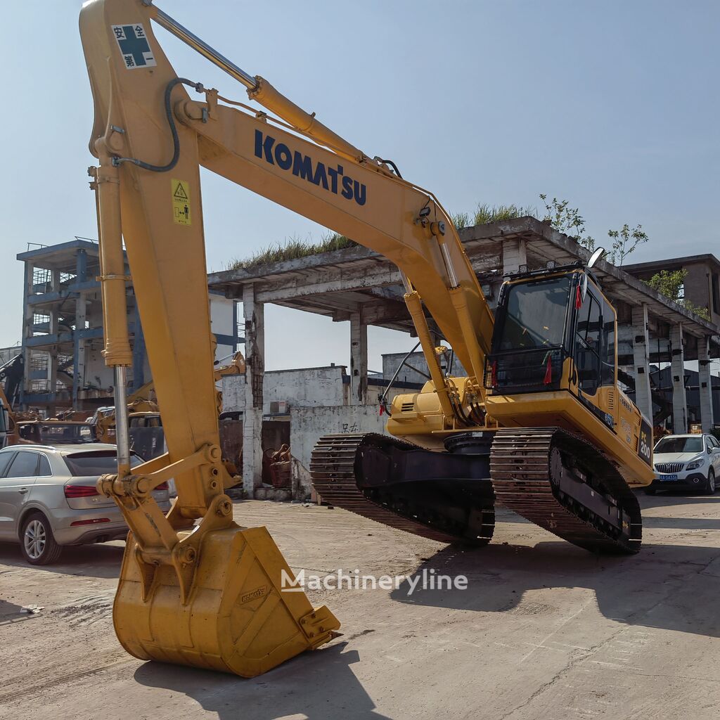 Komatsu PC200-8 bager guseničar