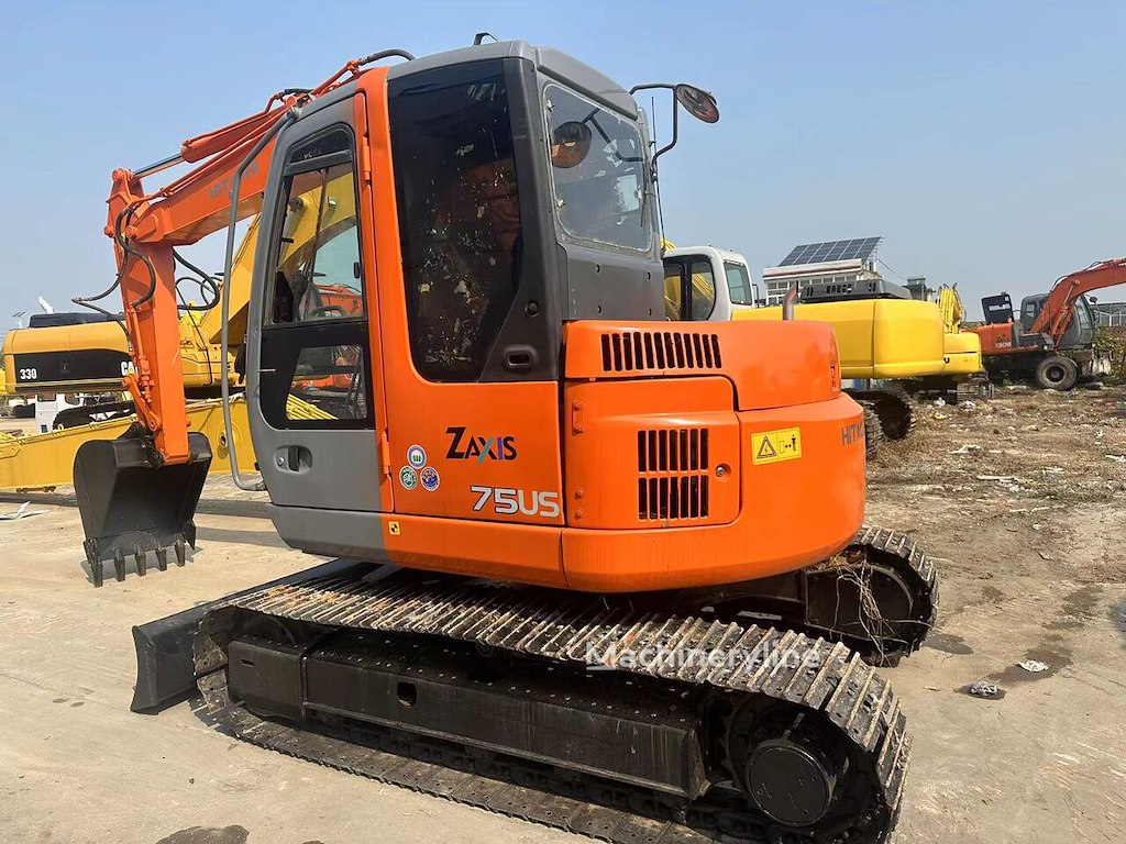 Hitachi ZX75 bager guseničar