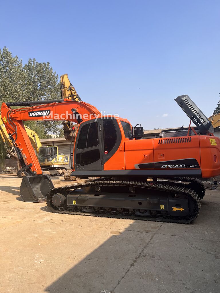 Doosan DX300 bager guseničar