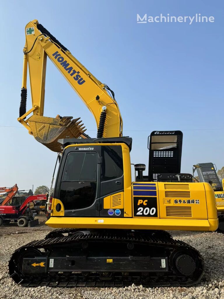 Komatsu PC200-8 bager guseničar