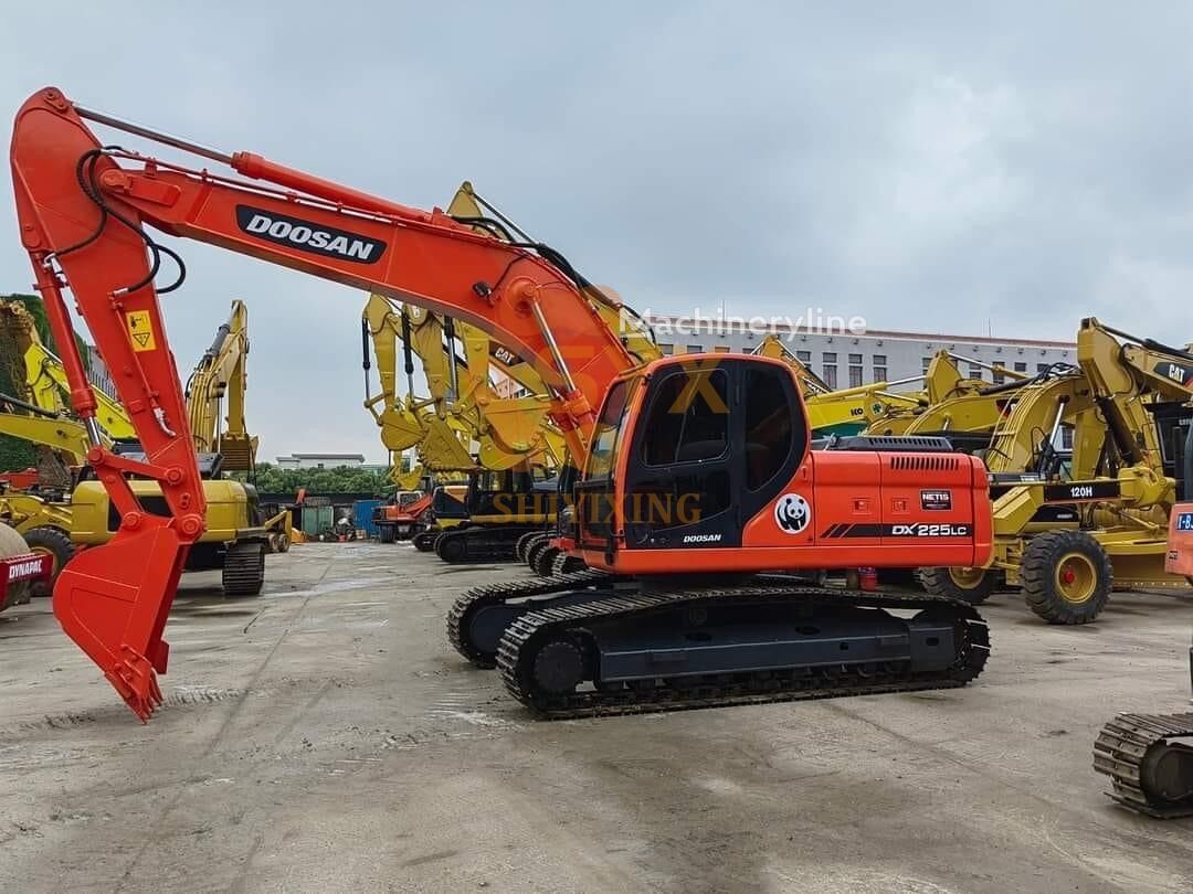 Doosan DX225 bager guseničar