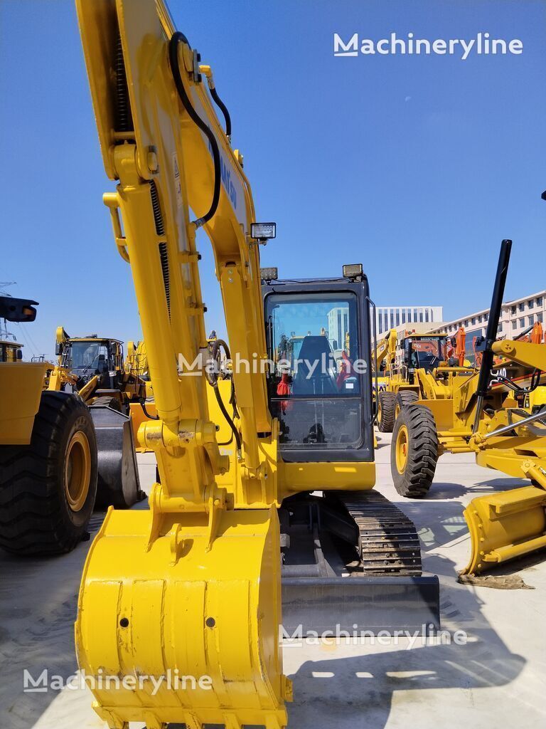 Komatsu PC56 bager guseničar