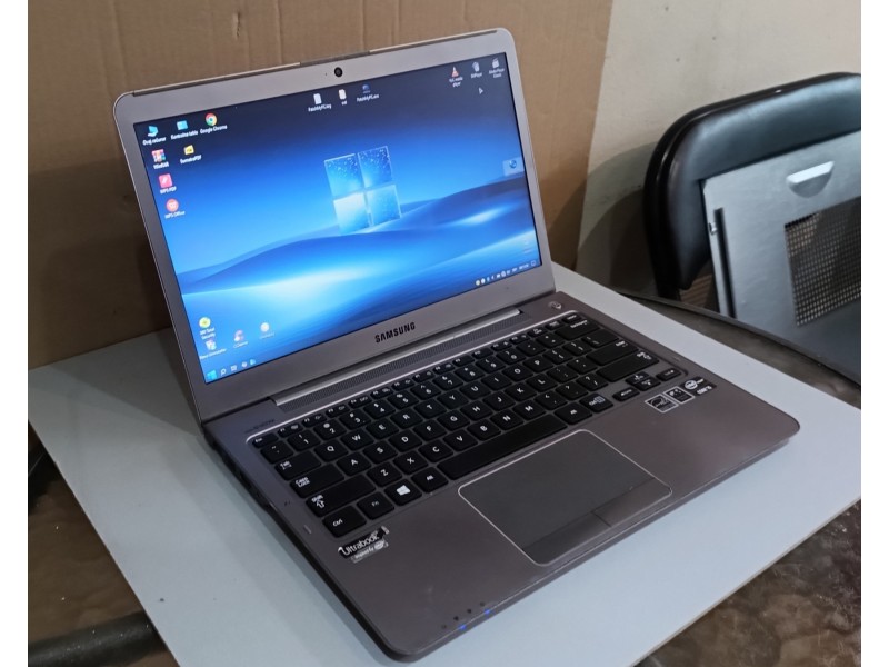 Samsung NP530U3C/i5 3337U/8GB DDR3/SSD+HDD