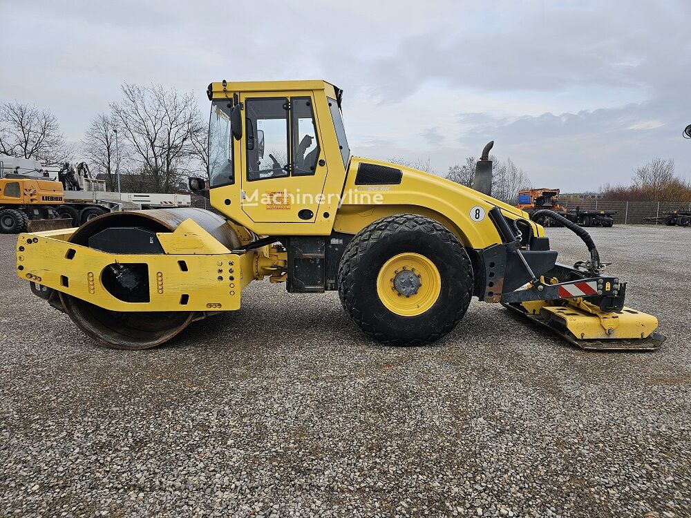 BOMAG BW213DH-4 BVC kompaktor s jednim valjkom