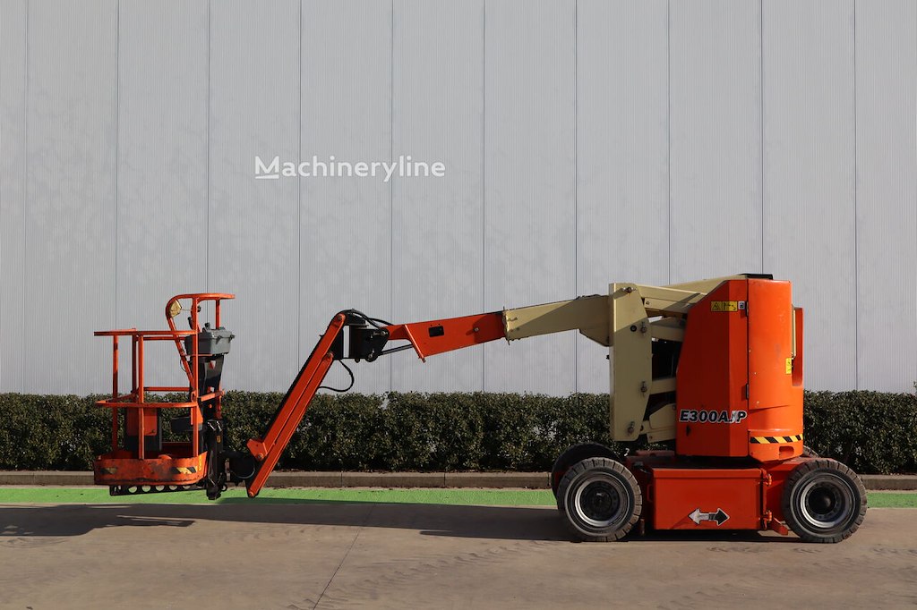 JLG E300AJP - V28572 hidraulična zglobna platforma