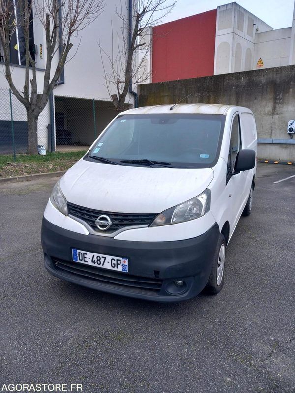 Prodaje se Nissan NV200 minibus furgon na aukciji