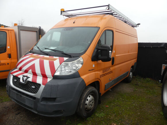 Prodaje se Peugeot Boxer minibus furgon na aukciji