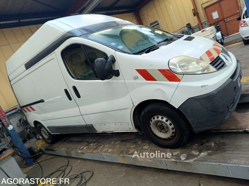 Prodaje se Renault TRAFIC minibus furgon na aukciji