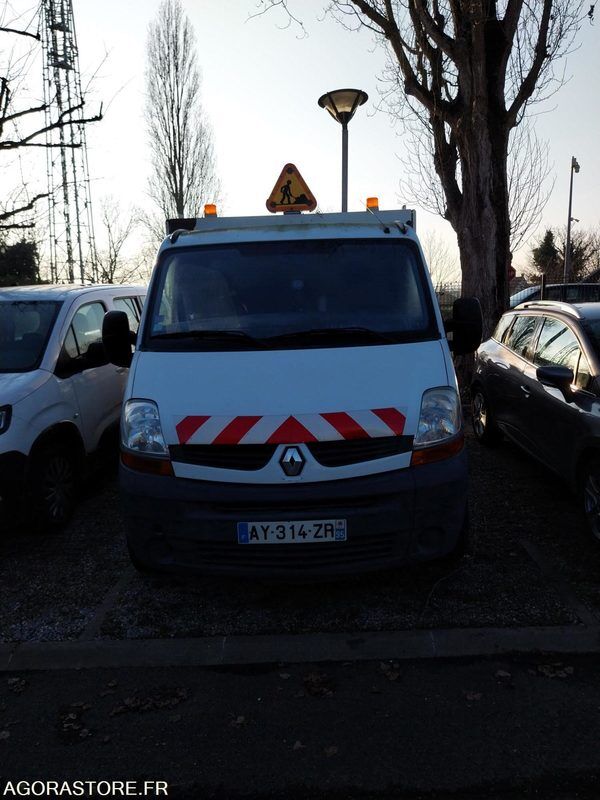 Prodaje se Renault MASTER kiper na aukciji