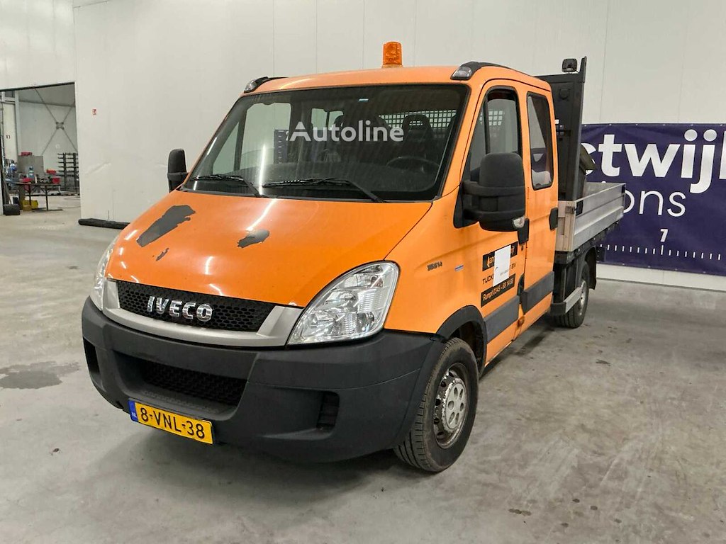 Prodaje se IVECO Daily 35S14 kamion s ravnom platformom < 3.5t na aukciji