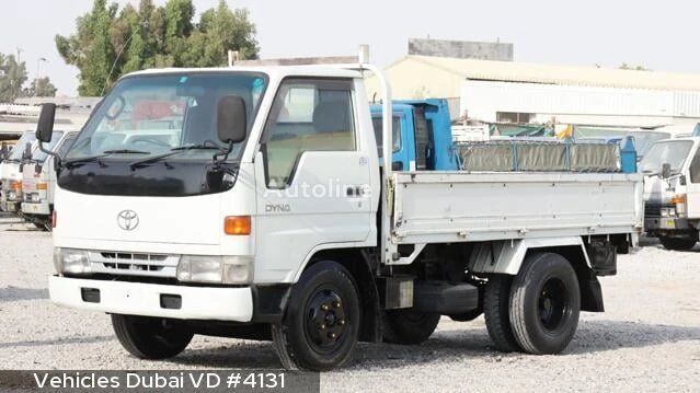 Toyota DYNA kamion s ravnom platformom