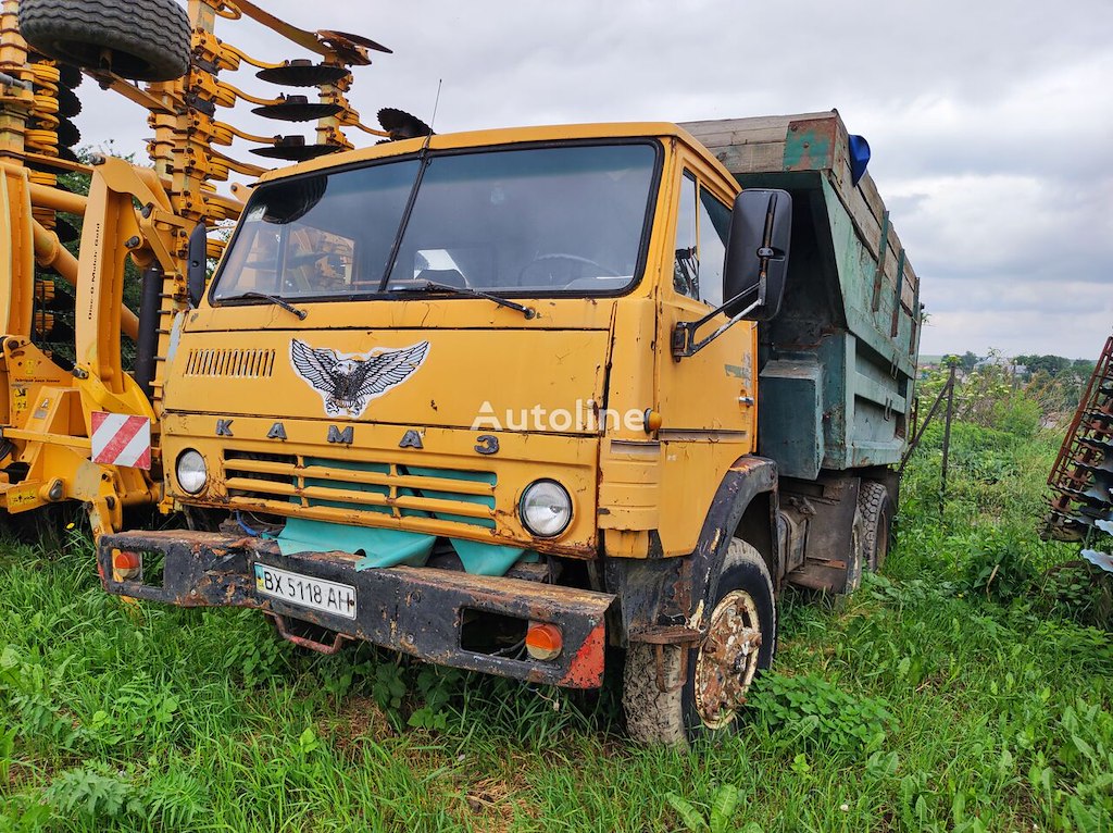 KamAZ 5511 kamion s ravnom platformom