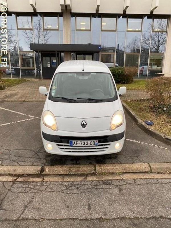 Prodaje se Renault KANGOO minivan na aukciji