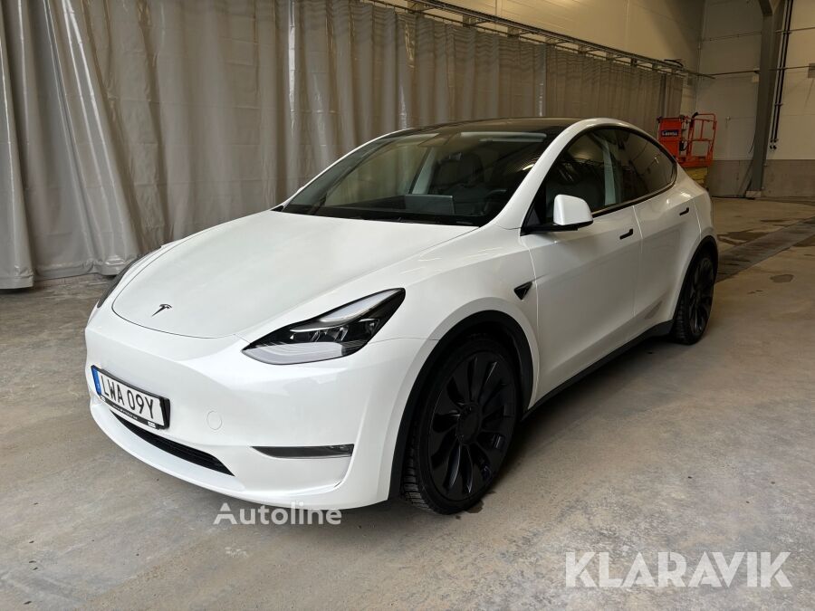 Prodaje se Tesla Model Y Performance sedan na aukciji