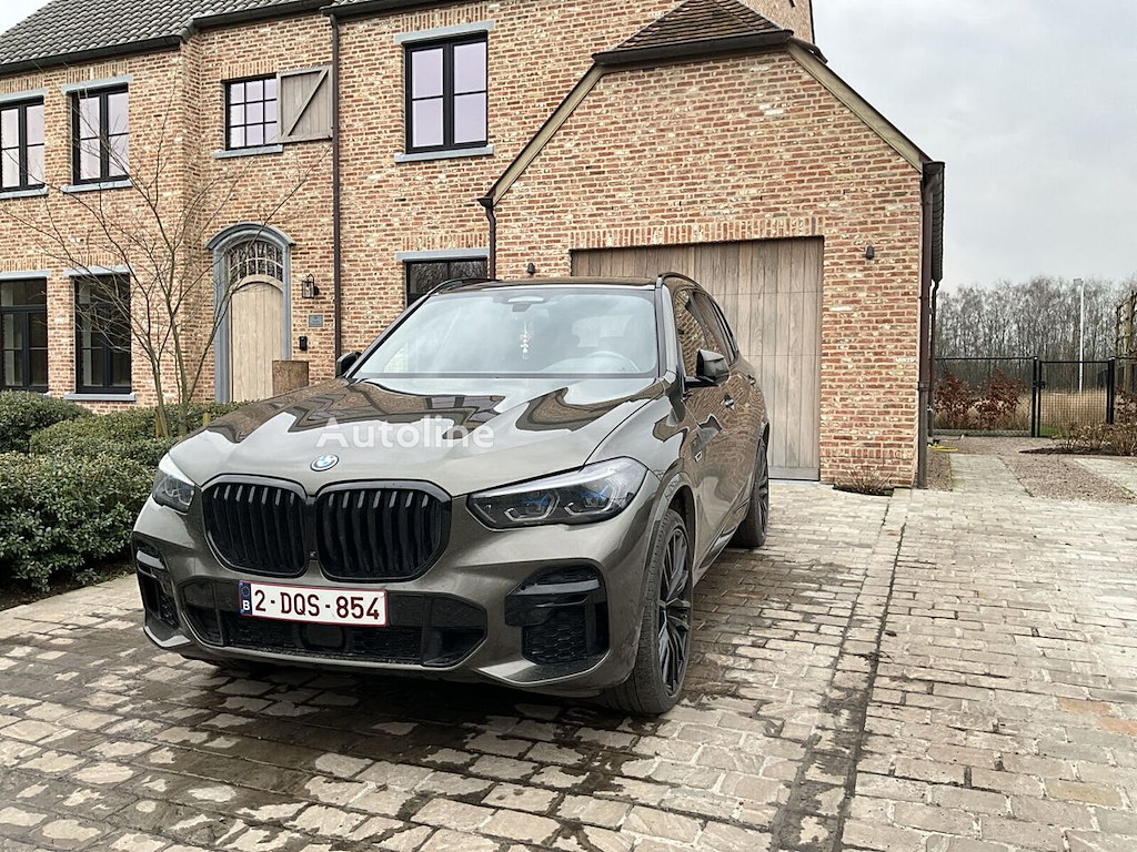 Prodaje se BMW X5 xDrive45e krosover na aukciji