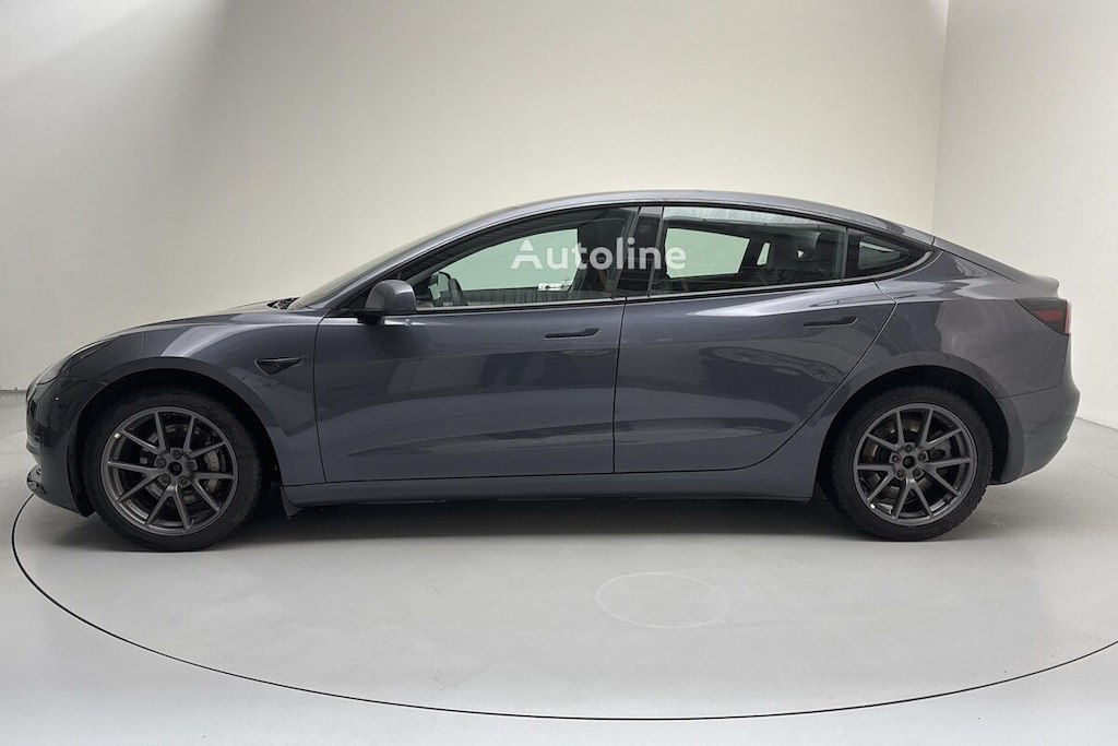 Prodaje se Tesla Model 3 sedan na aukciji