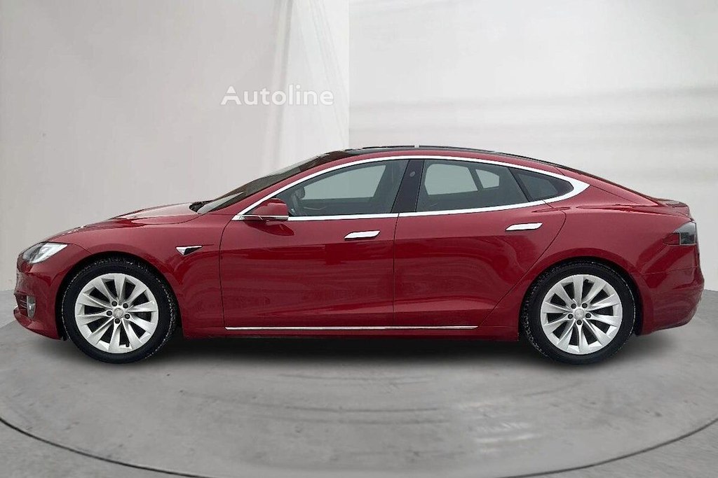 Prodaje se Tesla Model S sedan na aukciji