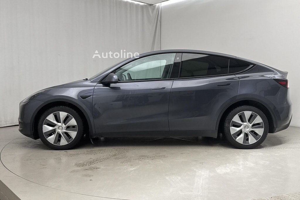 Prodaje se Tesla Model Y krosover na aukciji