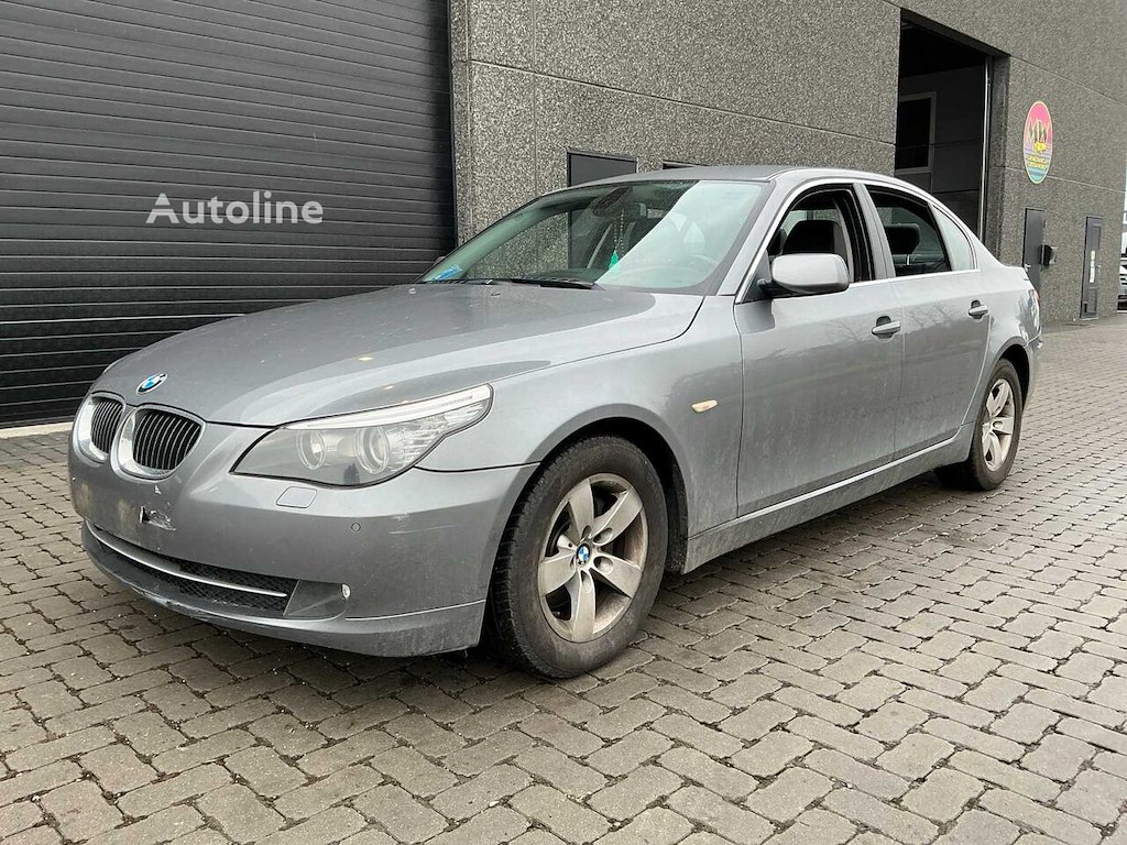 Prodaje se BMW 523i sedan na aukciji