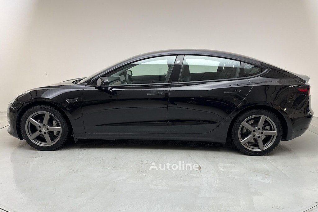 Prodaje se Tesla Model 3 hečbek na aukciji