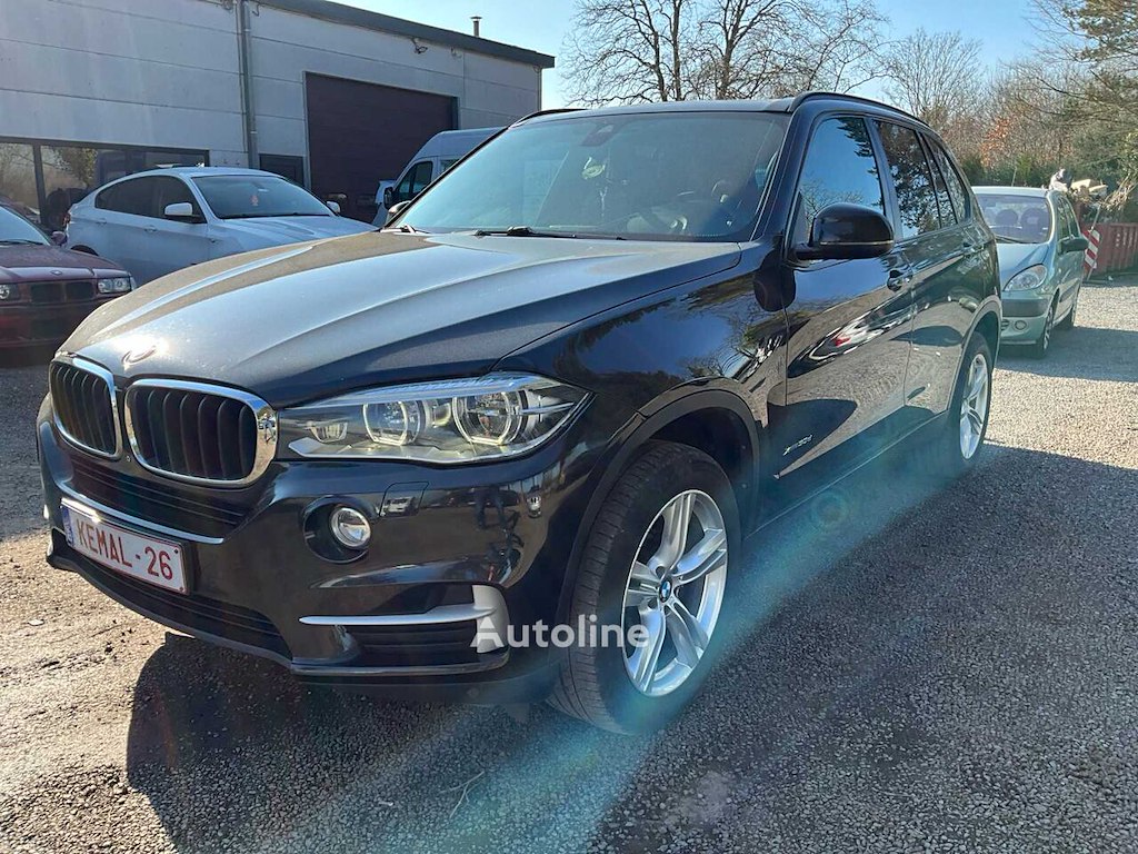 Prodaje se BMW X5 krosover na aukciji