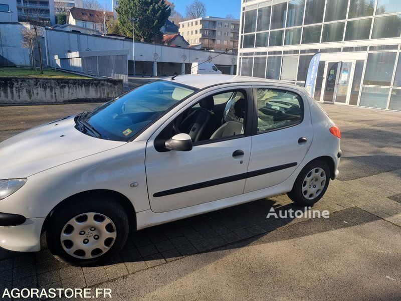 Prodaje se Peugeot 206 hečbek na aukciji