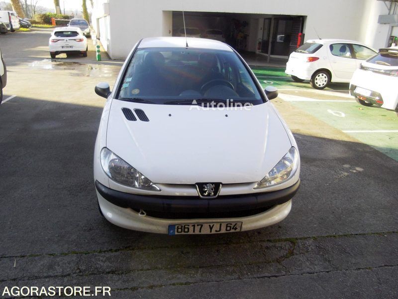 Prodaje se Peugeot 206 hečbek na aukciji