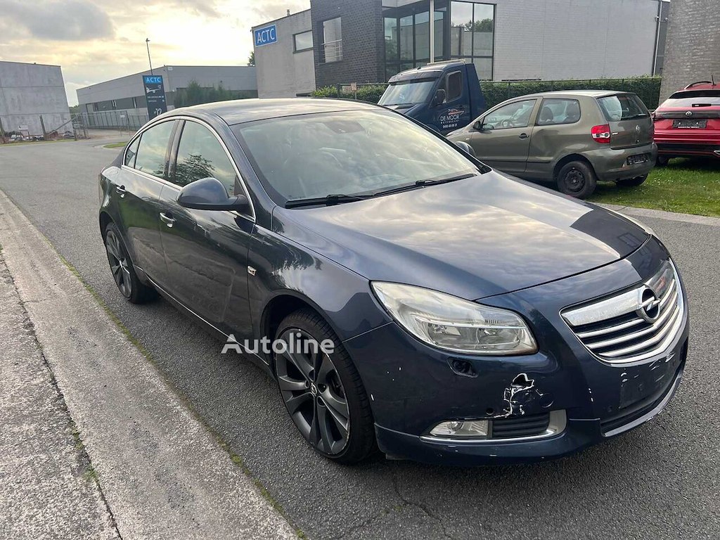 Prodaje se Opel INSIGNIA sedan na aukciji