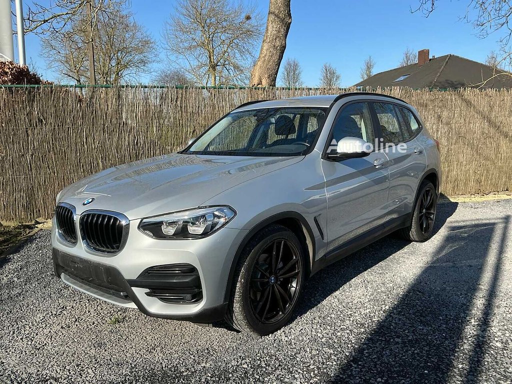 Prodaje se BMW X3 krosover na aukciji