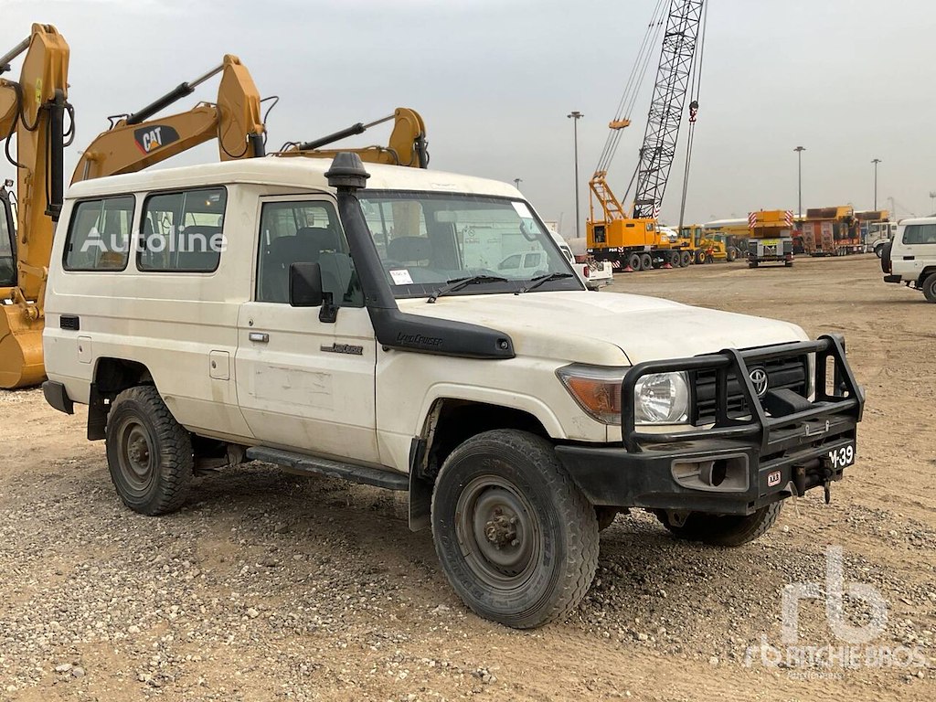 Prodaje se Toyota LAND CRUISER 78R 4x4 terenac na aukciji