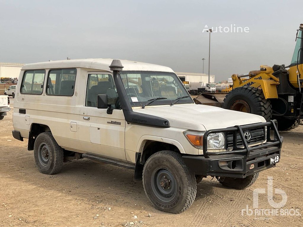 Prodaje se Toyota LAND CRUISER 78R 4x4 terenac na aukciji