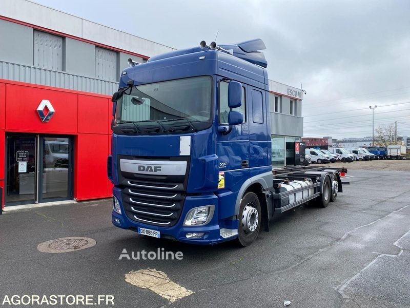 Prodaje se DAF XF510 FAR kamion šasija na aukciji