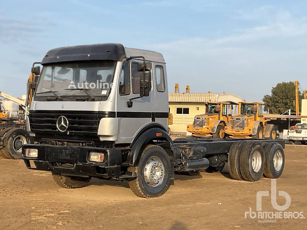 Prodaje se Mercedes-Benz 2524 6x4 kamion šasija na aukciji