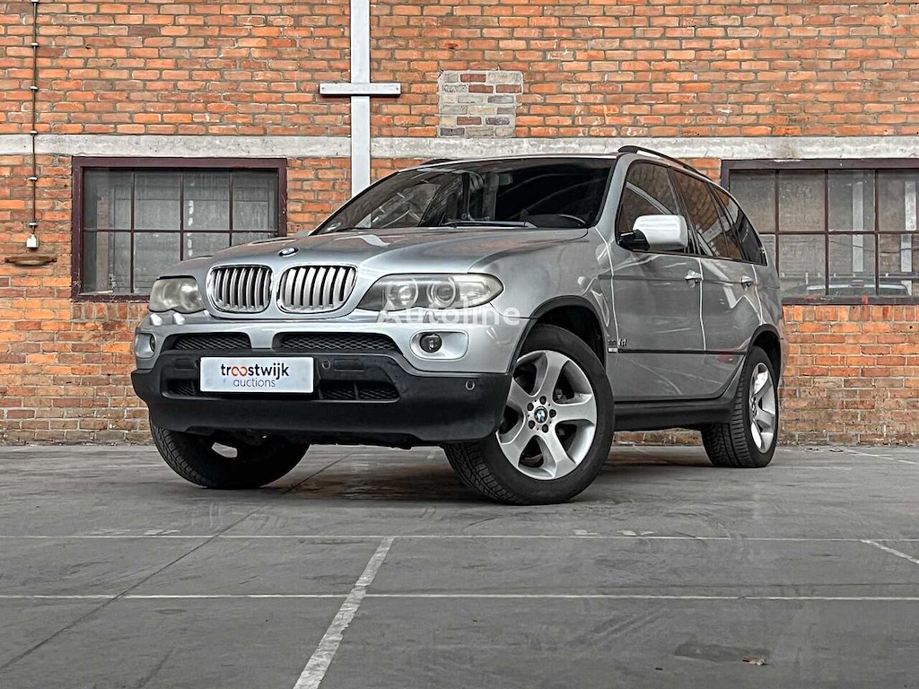 Prodaje se BMW X5 krosover na aukciji